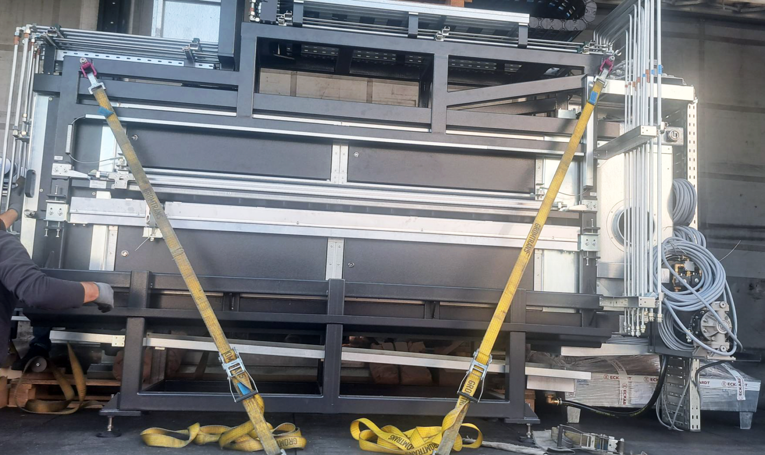 EOS-X spray system with transport unit - Eckardt Systems GmbH